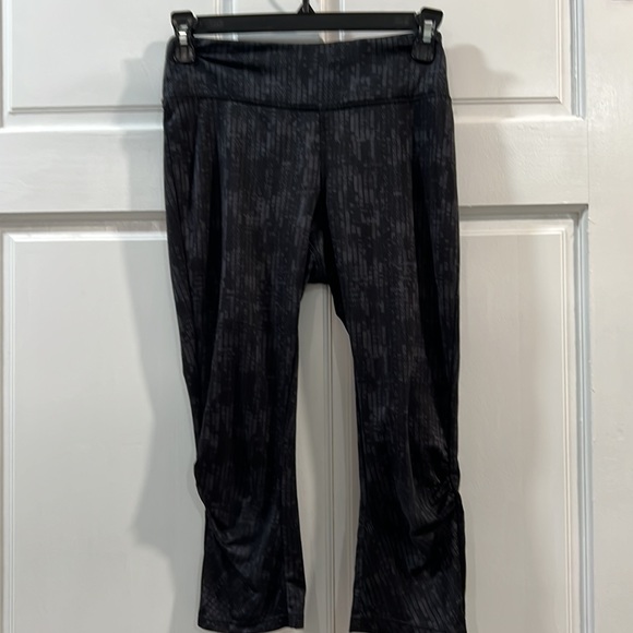 Danskin Now | Pants & Jumpsuits | Danskin Size Medium Fitted Capris ...